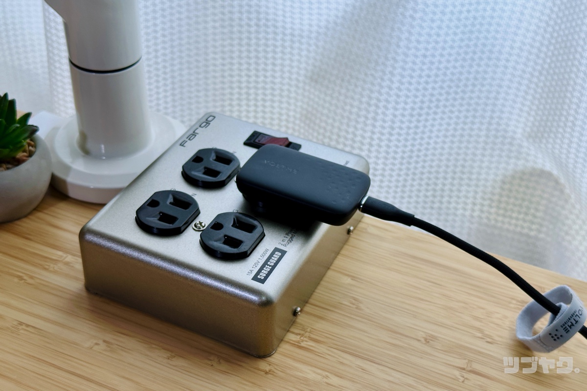 VOLTME Revo 30 EVO をレビュー｜超薄型ボディでどこでも使える！？コンパクトな30W PD急速充電器 | ツブヤク。